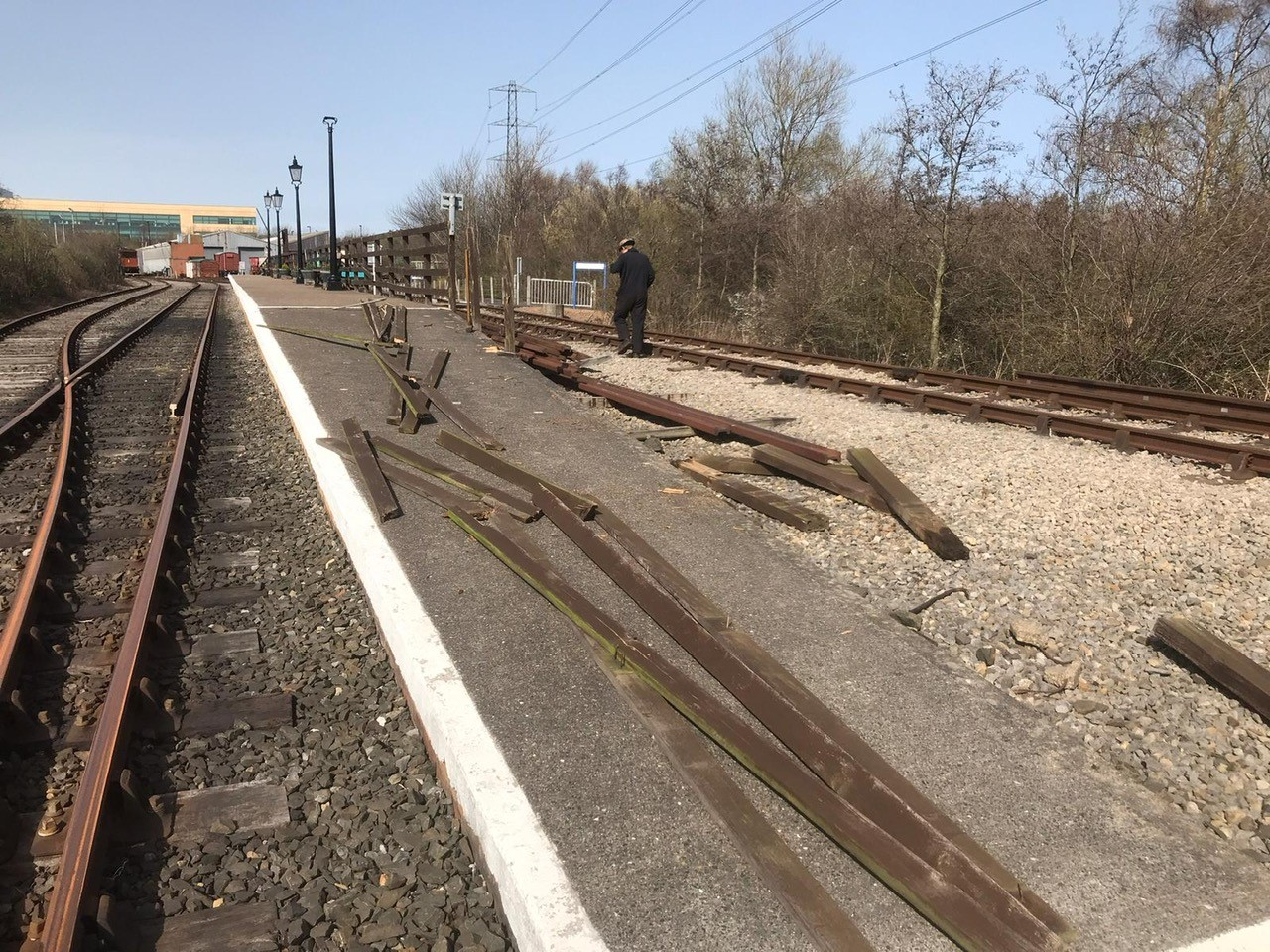 North Tyneside Steam Railway: Middle Engine Lane platform fence removal