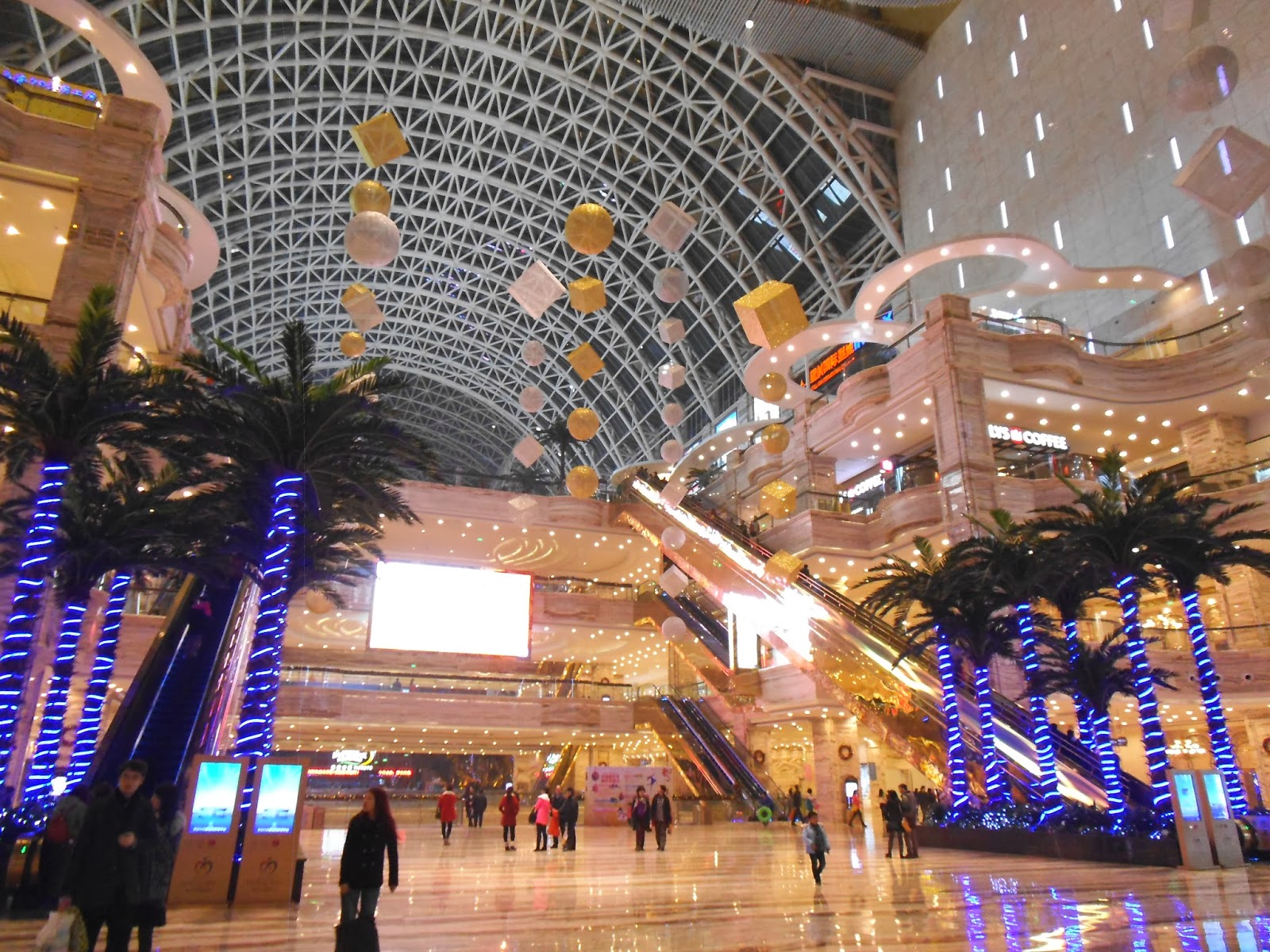 Twilight Zone: World Largest Building In Chengdu