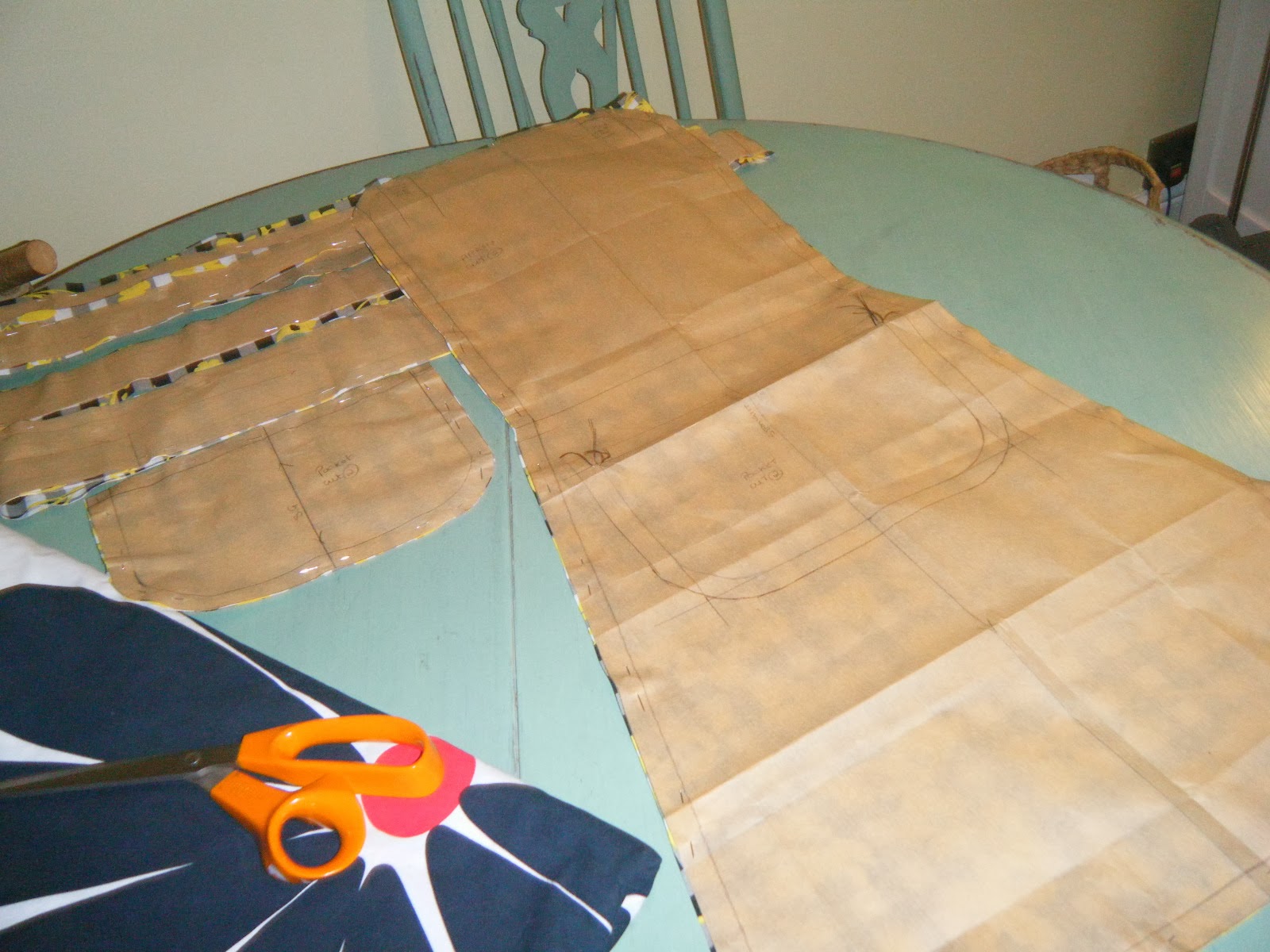 Home Sewn, Home Made, Home Grown: Frilly pinny...go retro!