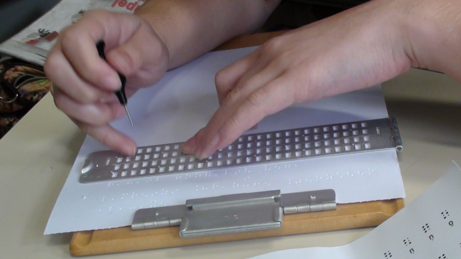 Convivendo com a Diferença: Braille e audiodescrição