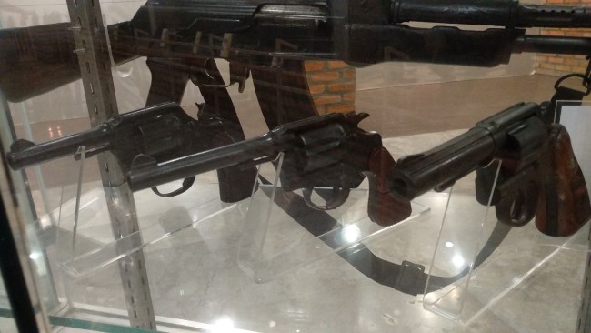 Aneka Senjata Api Jenis Revolver di Museum Polri, Kebayoran Baru ...