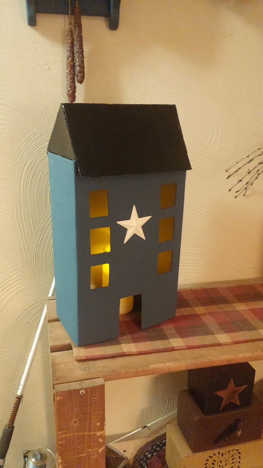 Gotta Have Projects: How to Make a Saltbox House from a Box