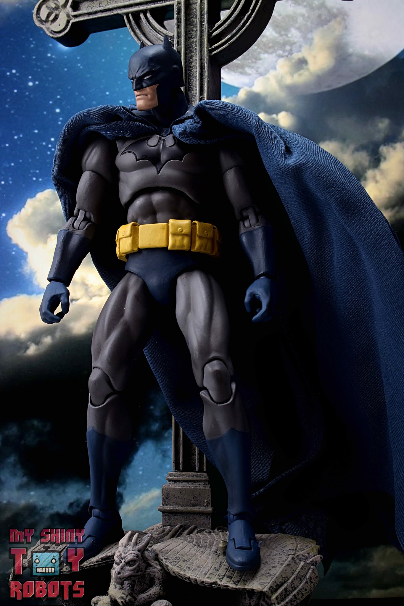 My Shiny Toy Robots: Toybox REVIEW: MAFEX Batman (Batman: Hush)