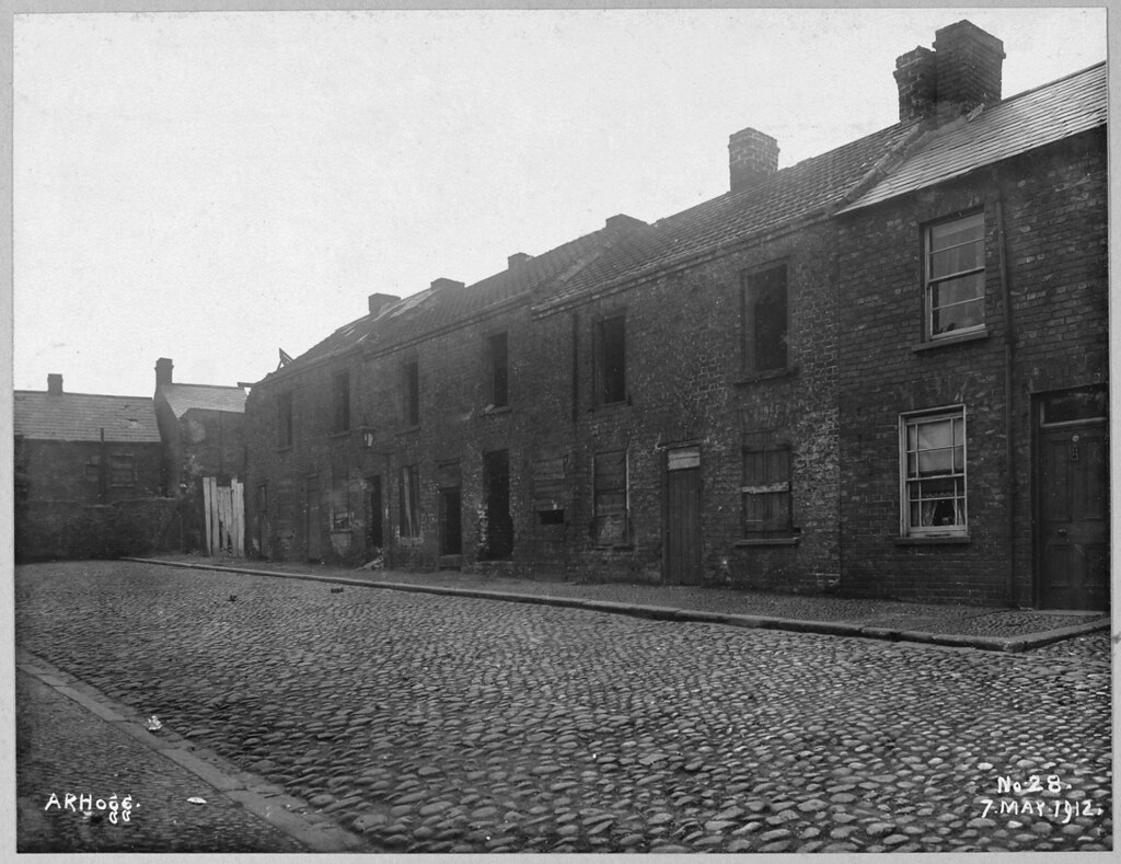 60 Amazing Vintage Photographs Capture Street Life in Belfast in the ...