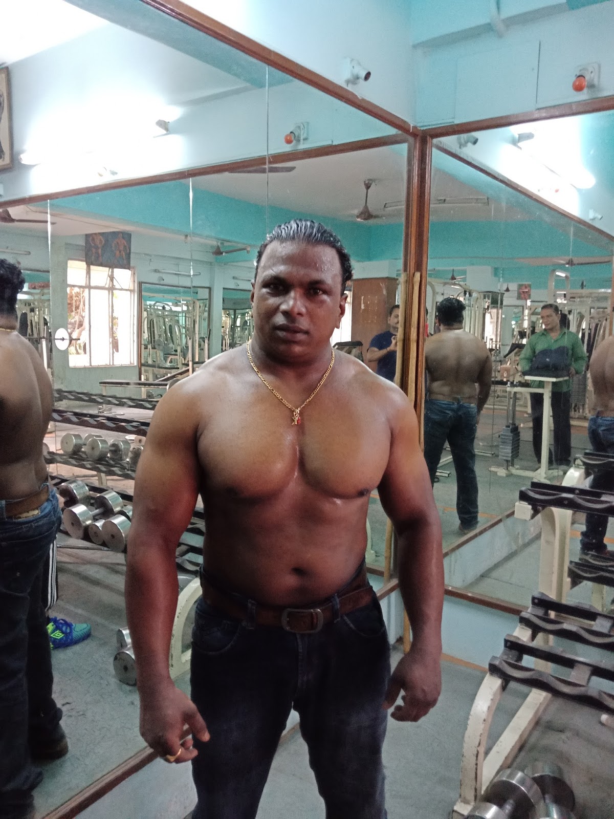 5 Best Exercises For A Bigger Chest,Flat bench ,Incline Dumbbell Press ...