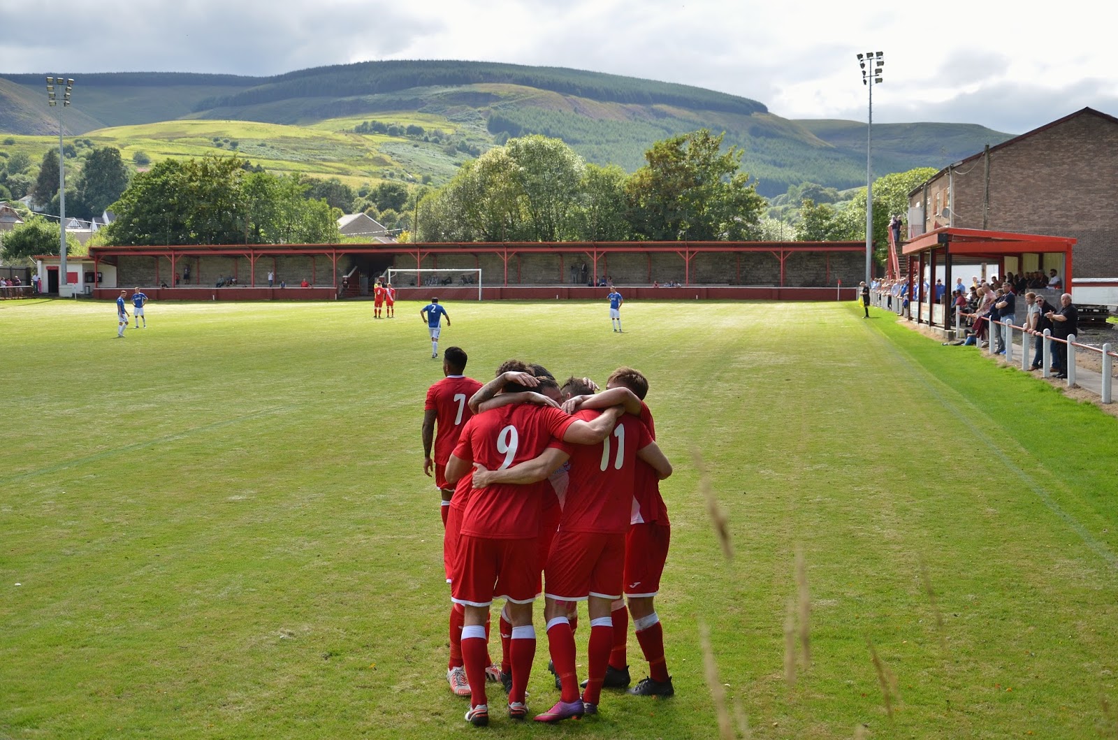Extreme Football Tourism: WALES: Ton Pentre AFC