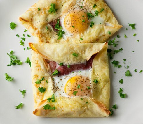 Crepe Squares with Ham and Egg Inside | Content in a Cottage
