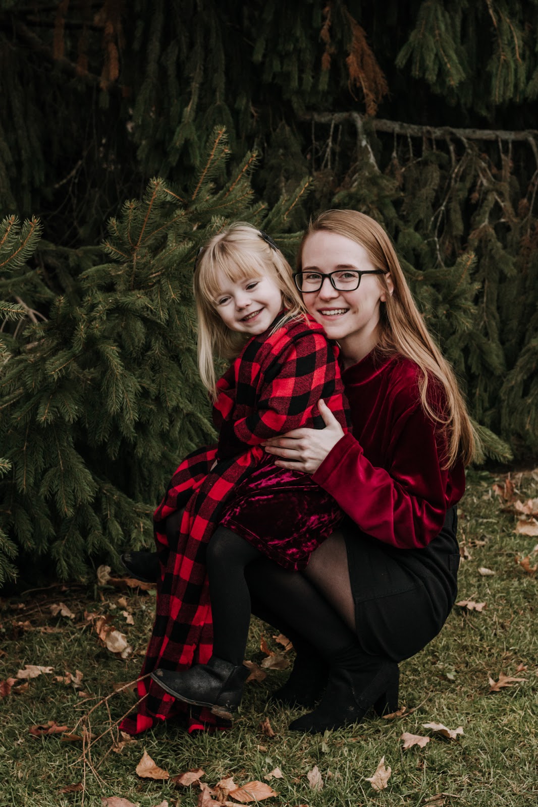 Milwaukee Christmas Mama & Mini shoot with Maya & Addy! | Midwest Mermaid