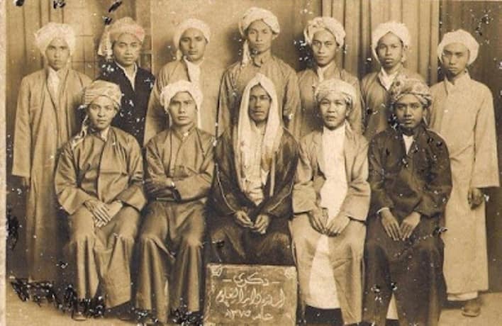 Hj. Zulheimy Ma'amor: HSTORY OF THE BAWEAN TRIBE