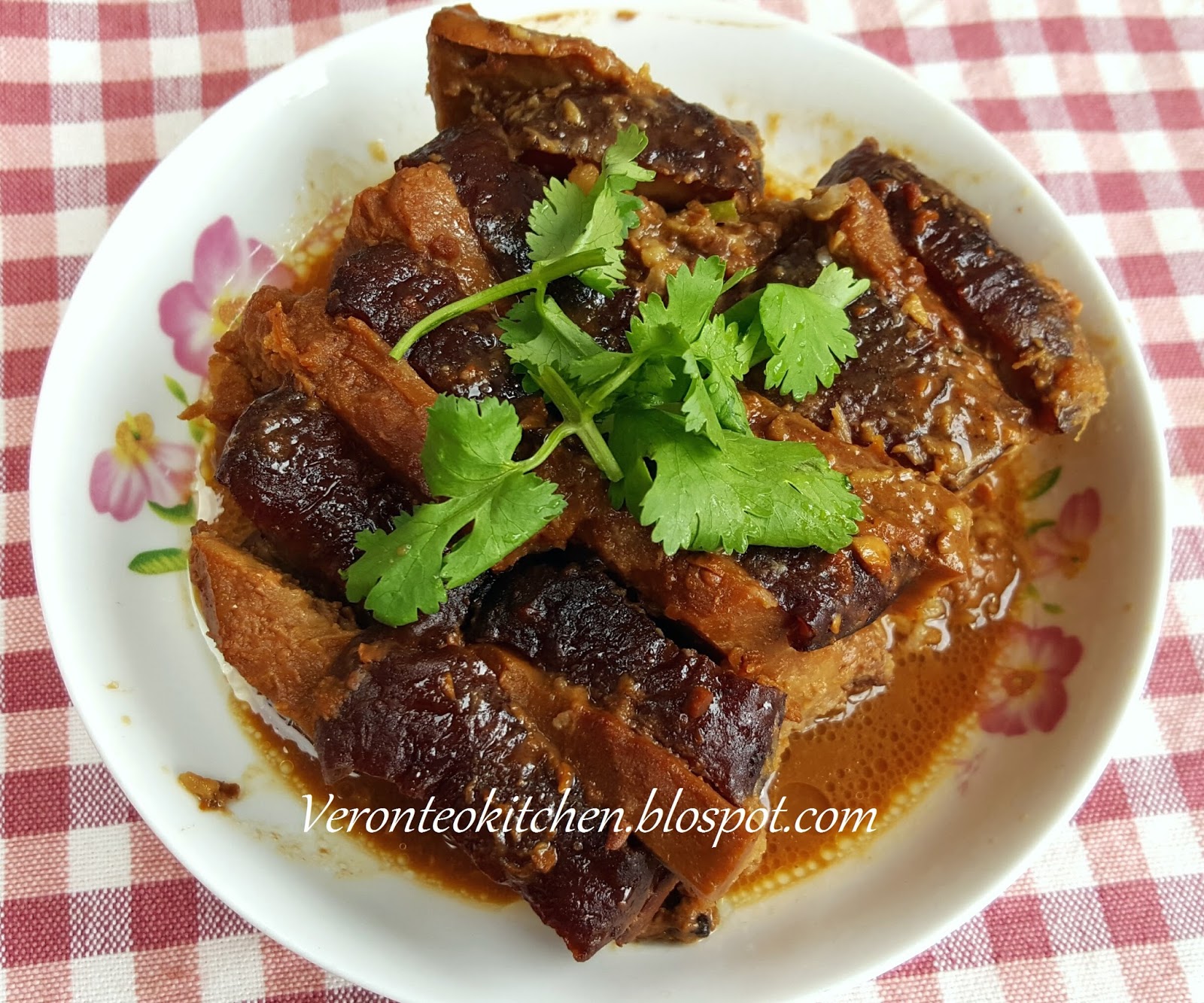 Veronica's Kitchen: Steamed Pork Belly With Yam 芋头扣肉