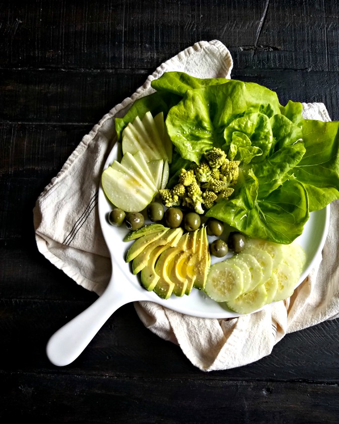 Mango & Tomato: Salad Inspired By Pantone's Color Of The Year Greenery