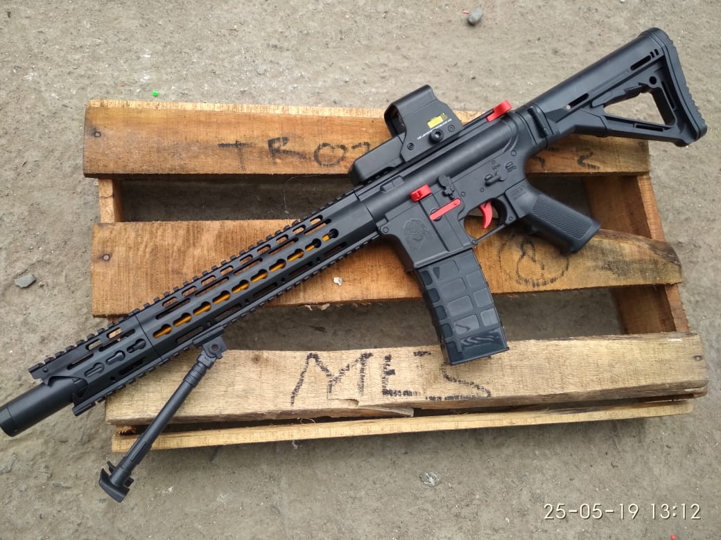 jual airsoft gun m4 predator wirecutter dengan holosight 552