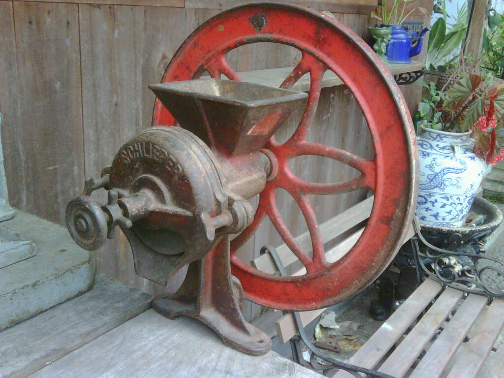 NEMOE DJEDJAK MASA LALOE: Gilingan kopi