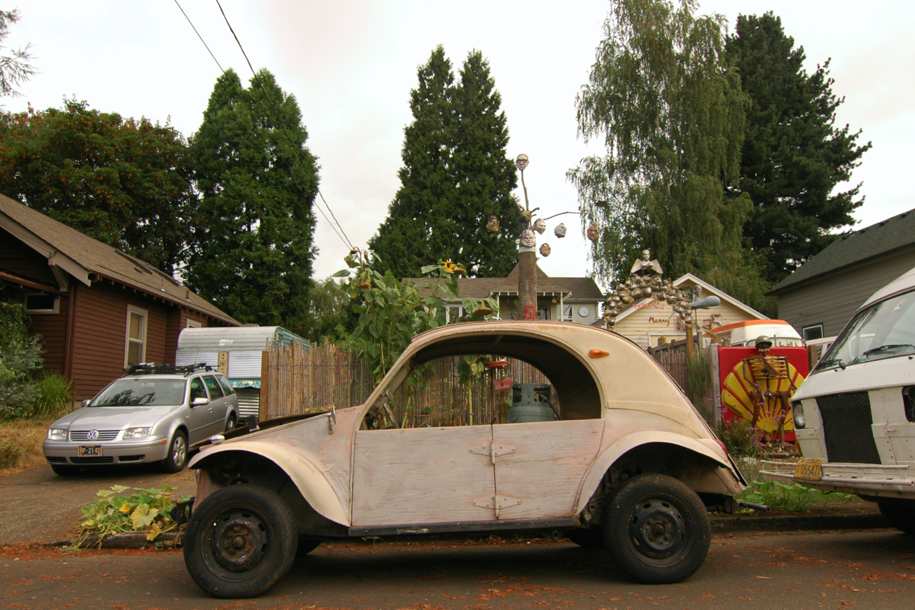 OLD PARKED CARS.: 1969 Citroen 2CV, Baja?