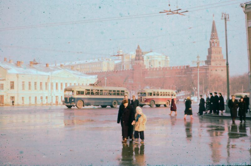40 Fascinating Color Photos Capture Street Scenes of Moscow in the Mid ...