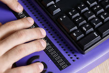 How does a refreshable braille display work?
