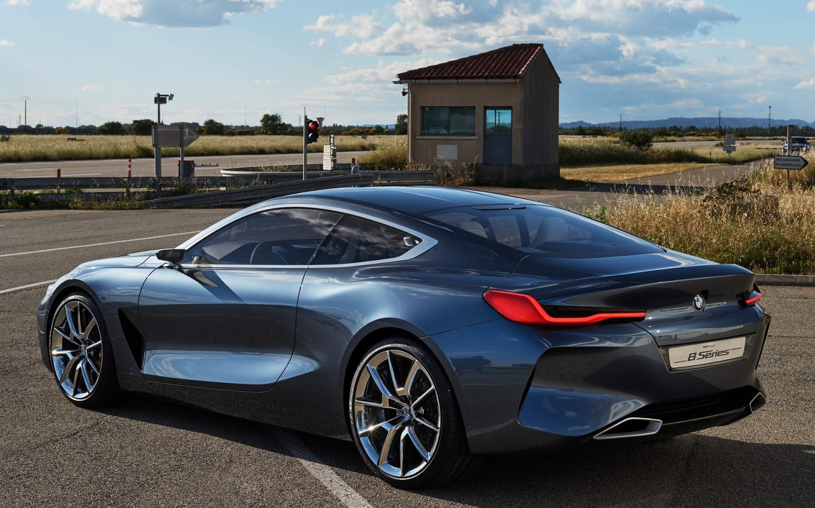 Novo BMW Série 8 2018 é apresentado como conceito