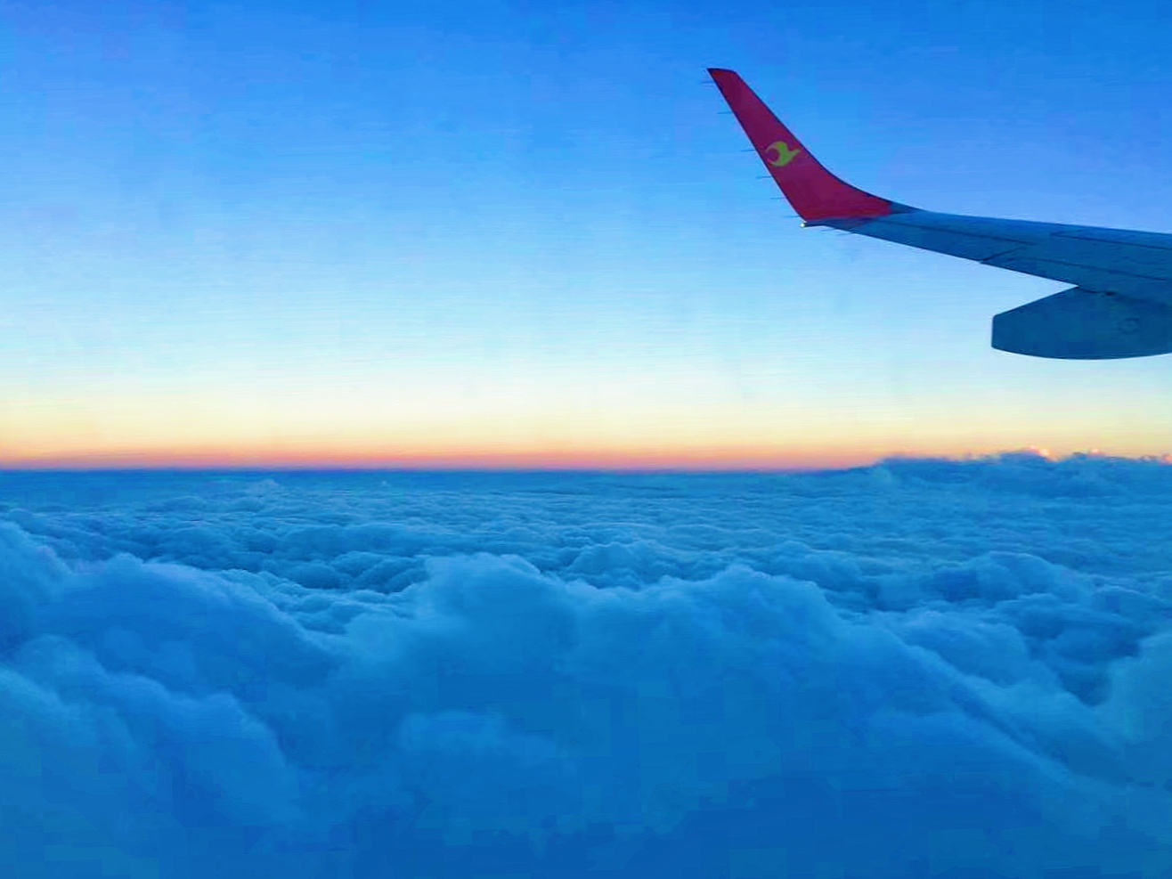 20 Great views above the clouds outside the plane window, you should ...