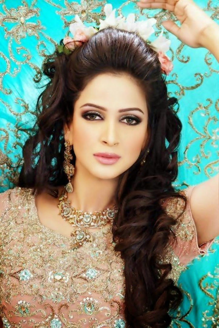 ShowBiz Pakistani Studio Wallpapers: Saba Qamar HD Free wallpapers