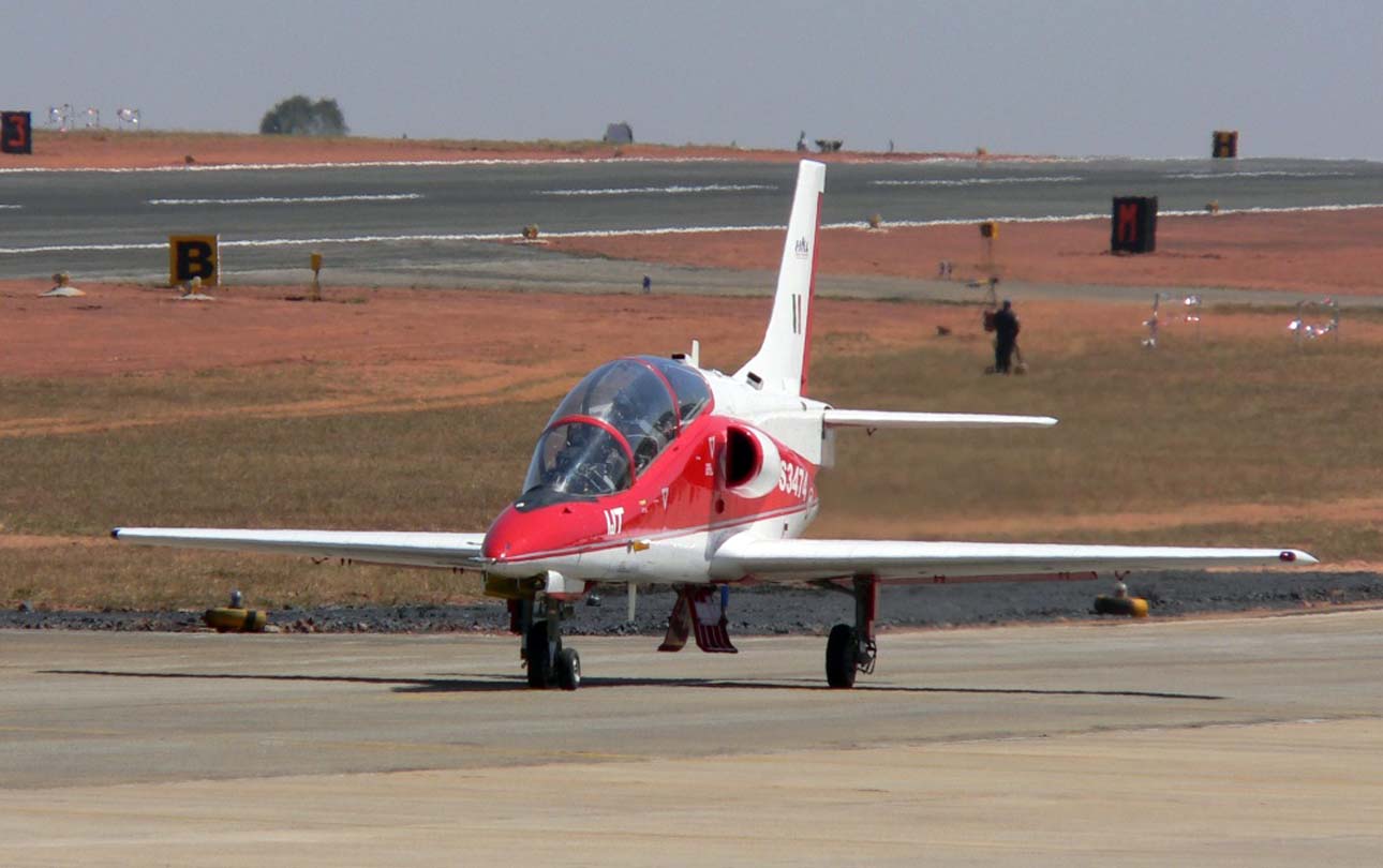 FDRA - Fuerza Aérea: Entrenador avanzado: Prototipo HAL HJT-36 Sitara