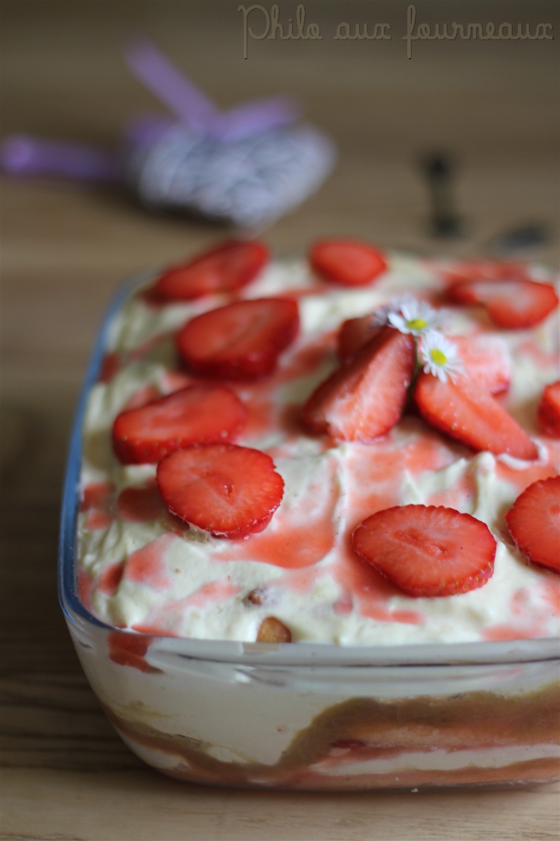 Philo aux fourneaux: Tiramisu à la fraise & compotée de rhubarbe