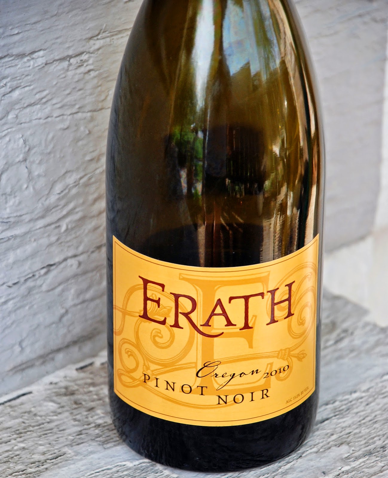 Two Dogs, a Flamingo and a Bottle of Wine: 2010 Erath Pinot Noir