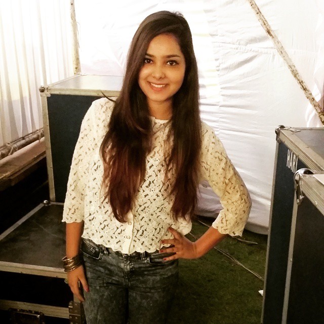 Amazing Singer Shraddha Sharma Stunning Photos Wallpapers