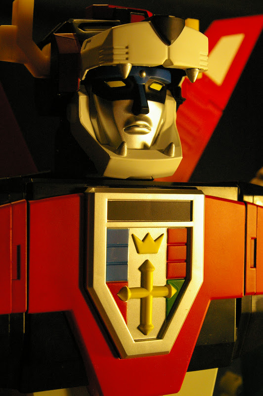 Action Figure Adventures: 23" Voltron! - Club Lion Force