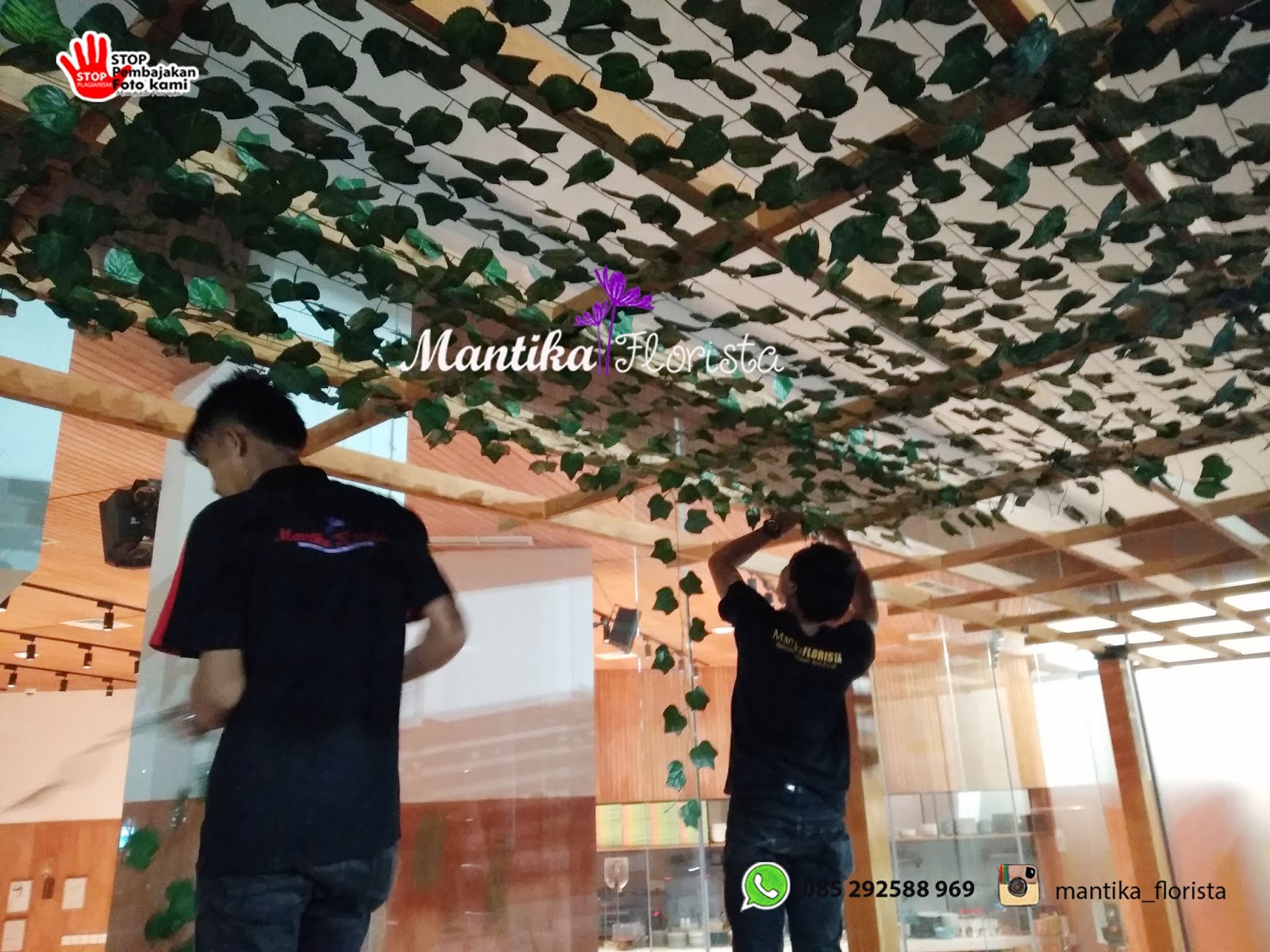 DEKORASI TANAMAN RAMBAT ARTIFICIAL