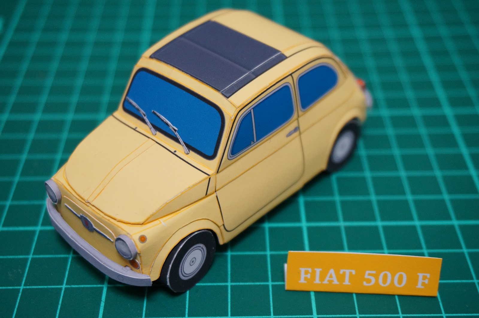 Something Good by DIY ： 手作りのステキな何か: ペーパークラフト 「FIAT 500F」 製作記録 その2 ： 結構部品が多い