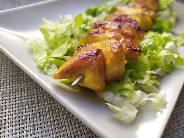 Cardamomoycilantro: YUYE (brocheta iraní de pollo al azafrán)