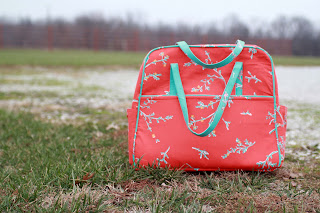 Girls in the Garden: Amy Butler's Weekender Bag - Tips, Hints and a bit ...