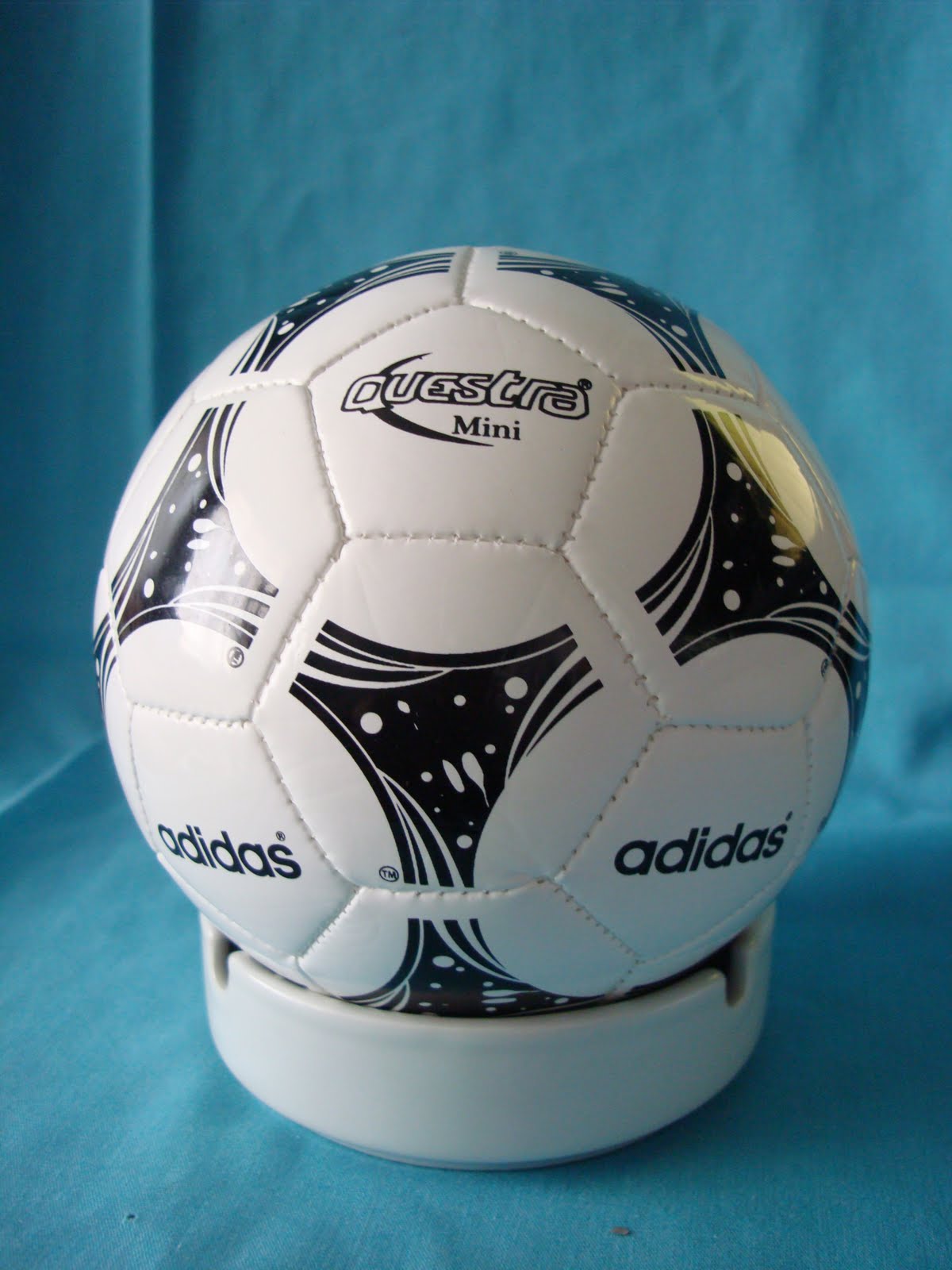 Colección Adidas mini ball: Balones Mundiales