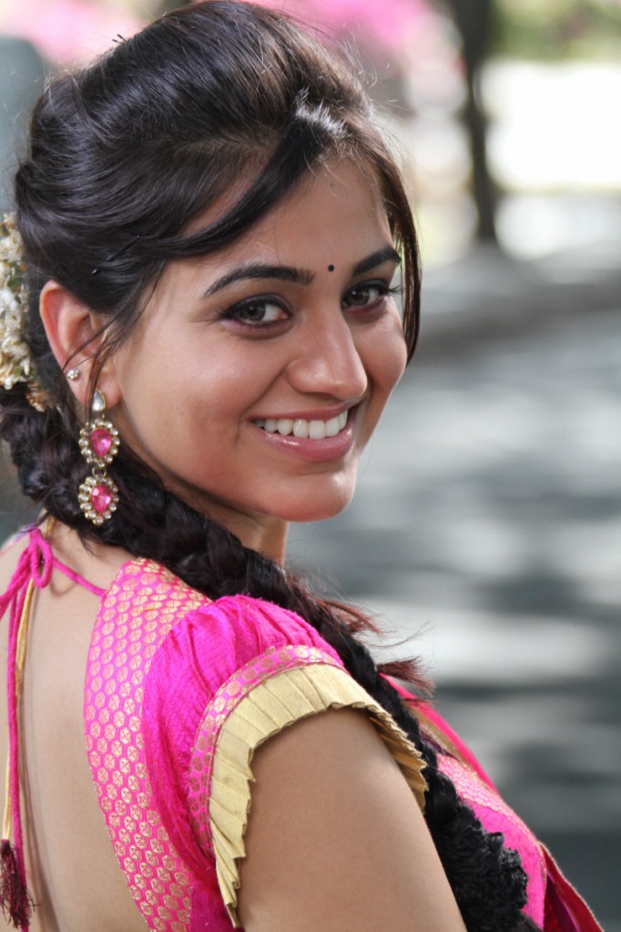 Beautiful Images: Aksha Pandey In Pink Saree Stills