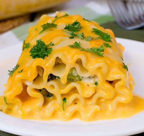 CHEDDAR BROCCOLI CHICKEN LASAGNA ROLLS #dinner #comfortfood