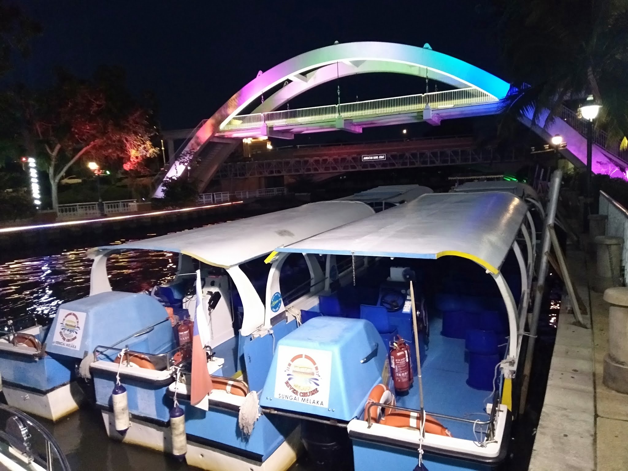 MaKaN JiKa SeDaP: Melaka River Cruise, aktiviti wajib jika ke Melaka
