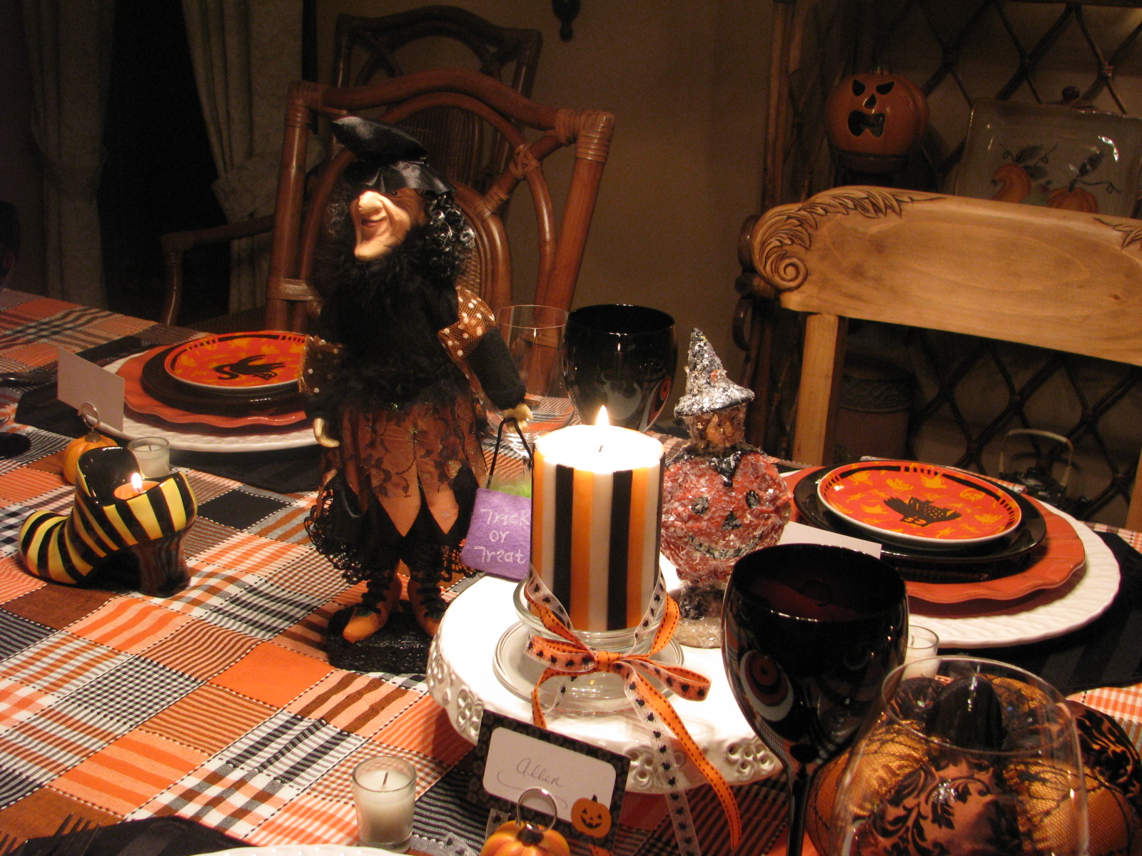 Designs by Pinky: ~~~A BeWITCHing Table!!!~~~
