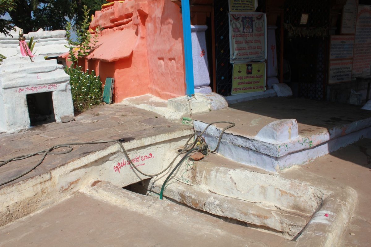Journeys across Karnataka: Chandaalingeshwara Gudi, Bilagi