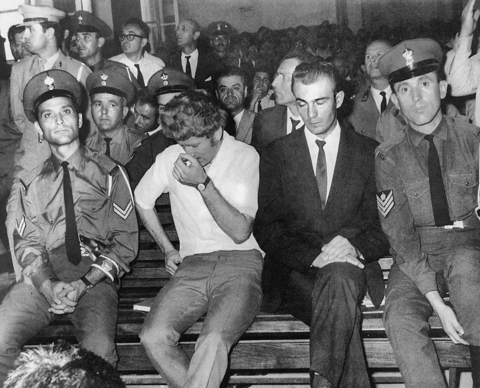ΟΙ ΣΤΥΓΕΡΟΙ ΔΟΛΟΦΟΝΟΙ HERMANN DUFT ΚΑΙ HANS BASSENAUER 1969 ...