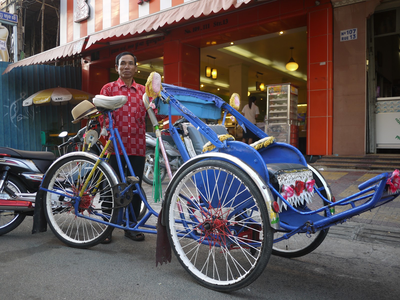 the weekly cycle: Interview with a cyclo driver