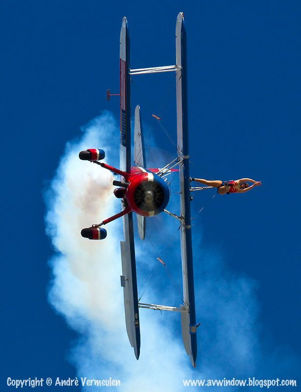 AVWindow: N4442N Super Stearman - Wing Walker at Oshkosh