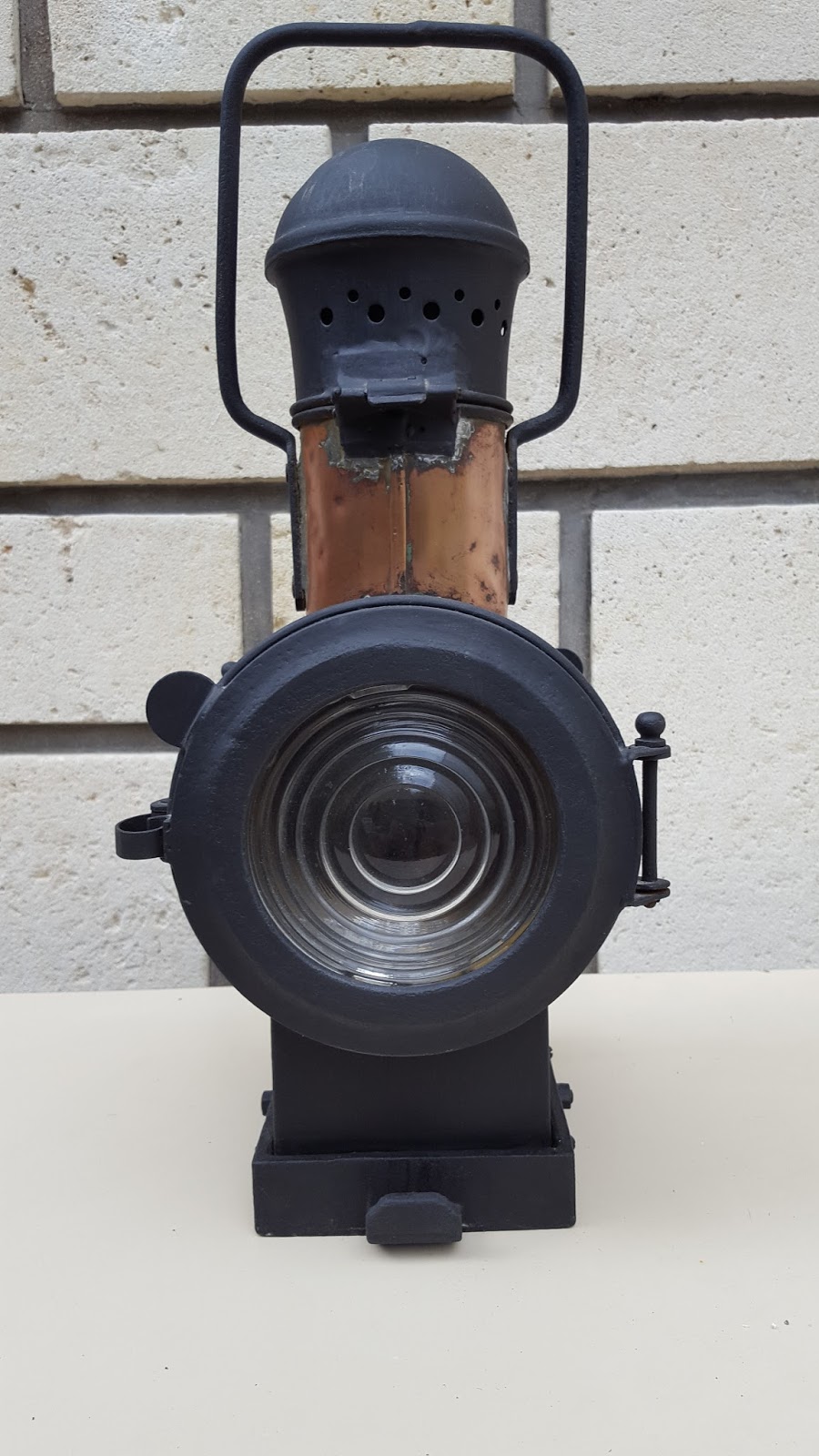 BRIGADELOK.COM: Fanal arrière - Rear beacon