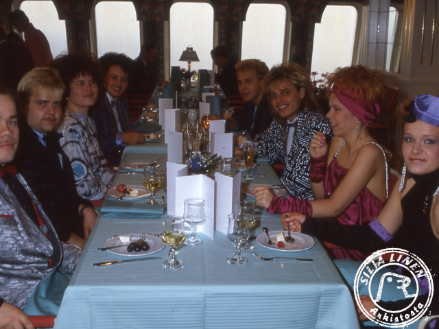 Merellä @ www.valkeatlaivat.net : Sally Line - m/s Sally Albatross