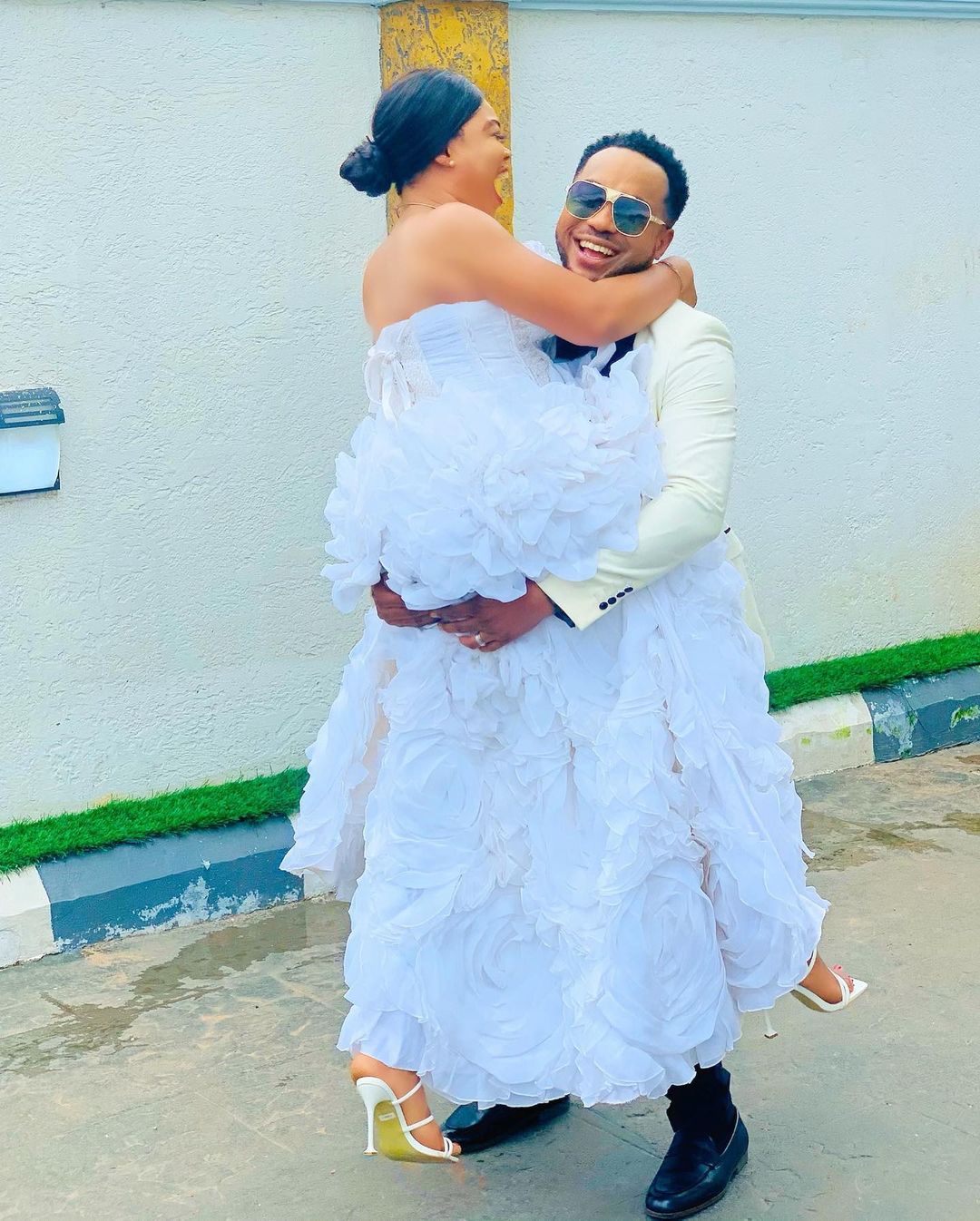 Wedding Pictures of Ruby Orjiakor and her husband Nonso Diobi on set
