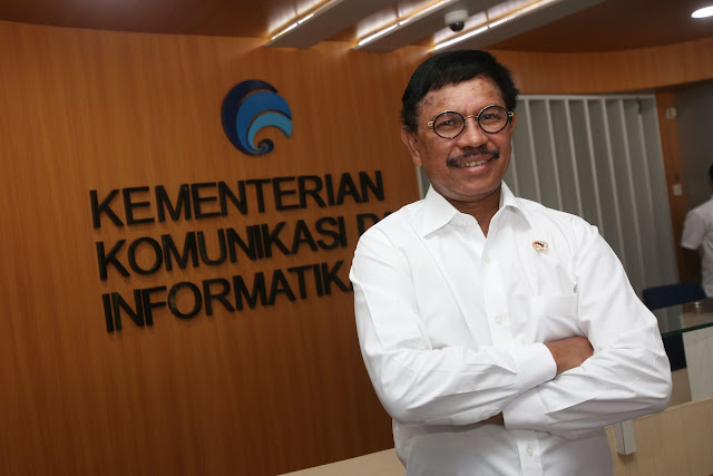 √ Biodata dan Profil Johnny Gerald Plate - Halo Sehat