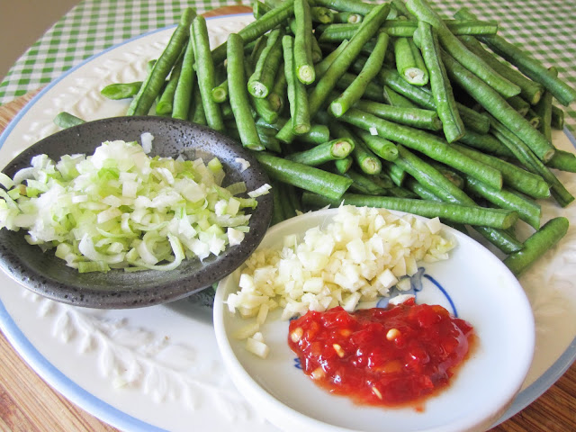 Savory And Savage: Dry sauteed string bean