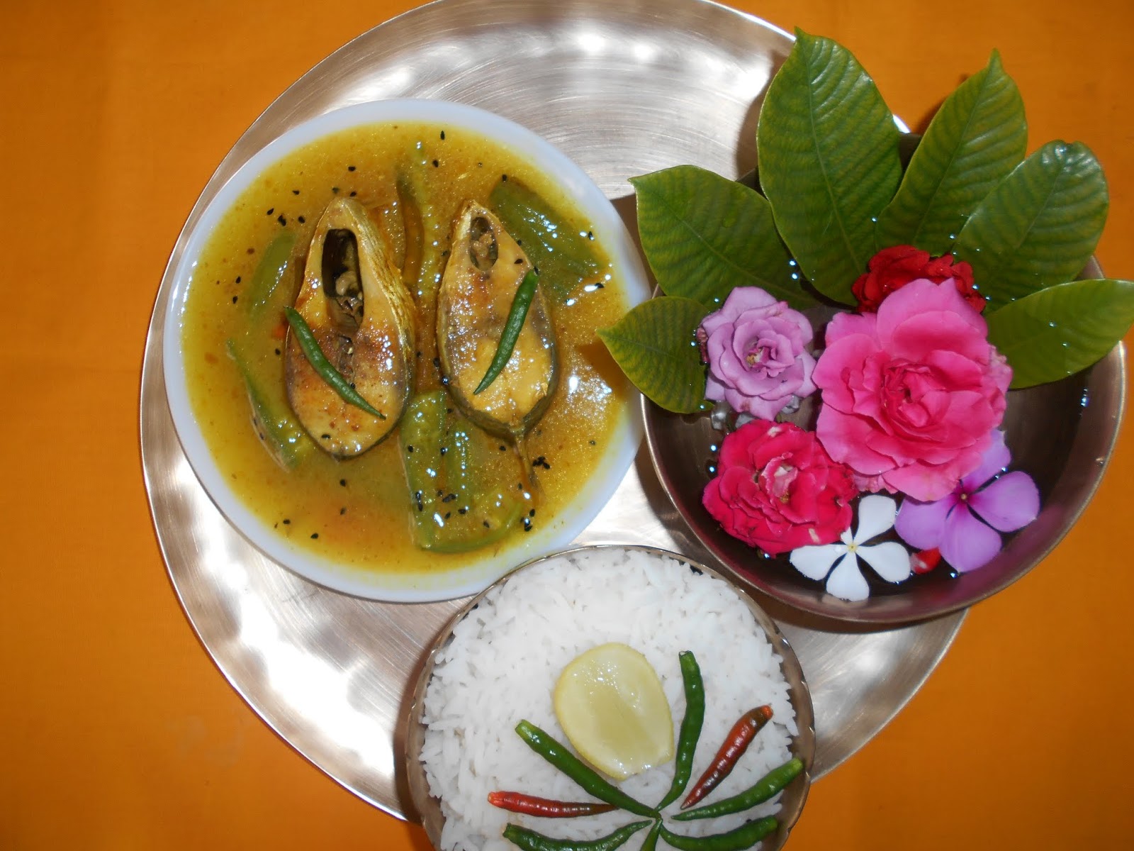 Paramita's Kitchen: Jhinge diye ilish macher jhol / Hilsa Fish with ...