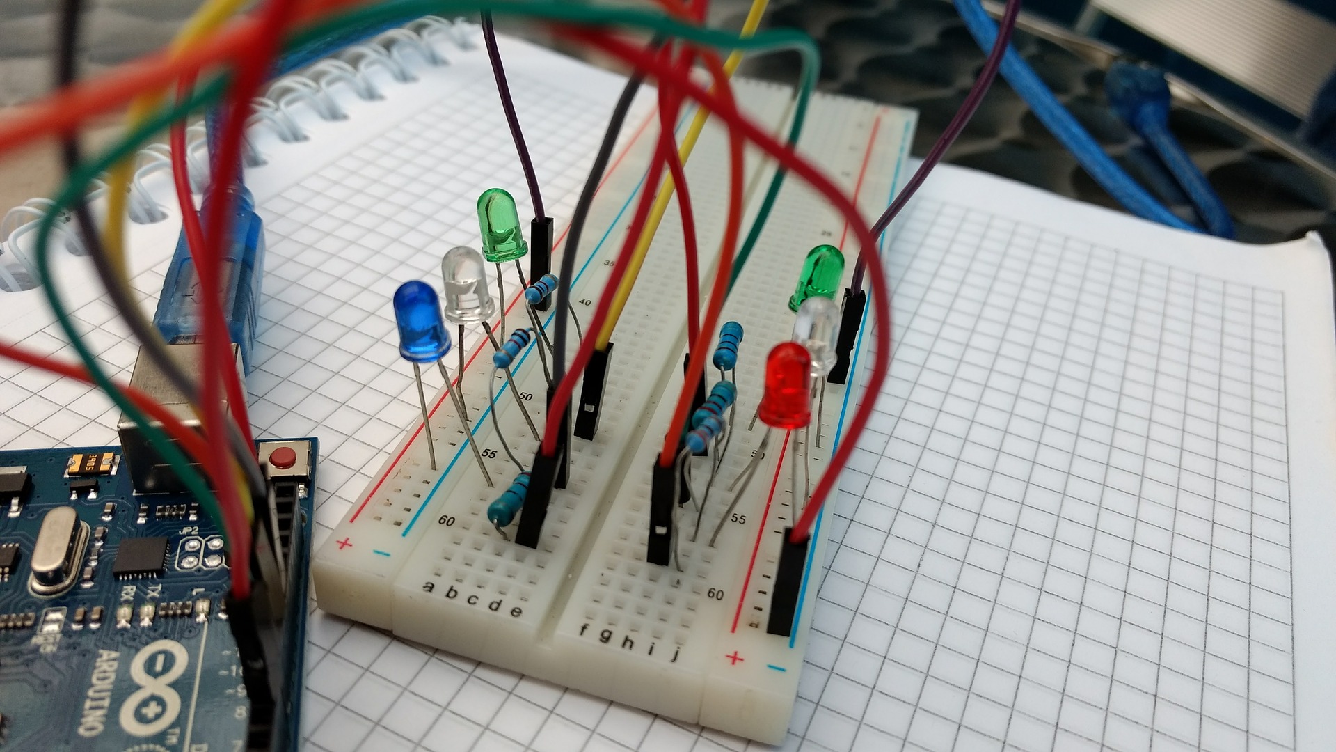 Arduino Uno: Mikrokontroler Cerdas yang Multiguna