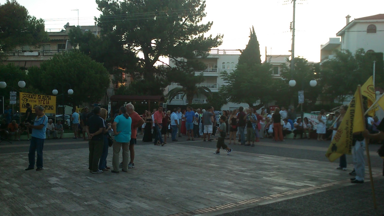 ΤΩΡΑ! ΦΩΤΟ ΑΠΟ ΤΑ ΜΕΛΙΣΣΙΑ - ΣΥΓΚΕΝΤΡΩΣΗ ΓΙΑ ΤΗΝ ΥΓΕΙΑ ~ Κίνημα ΔΕΝ ΠΛΗΡΩΝΩ