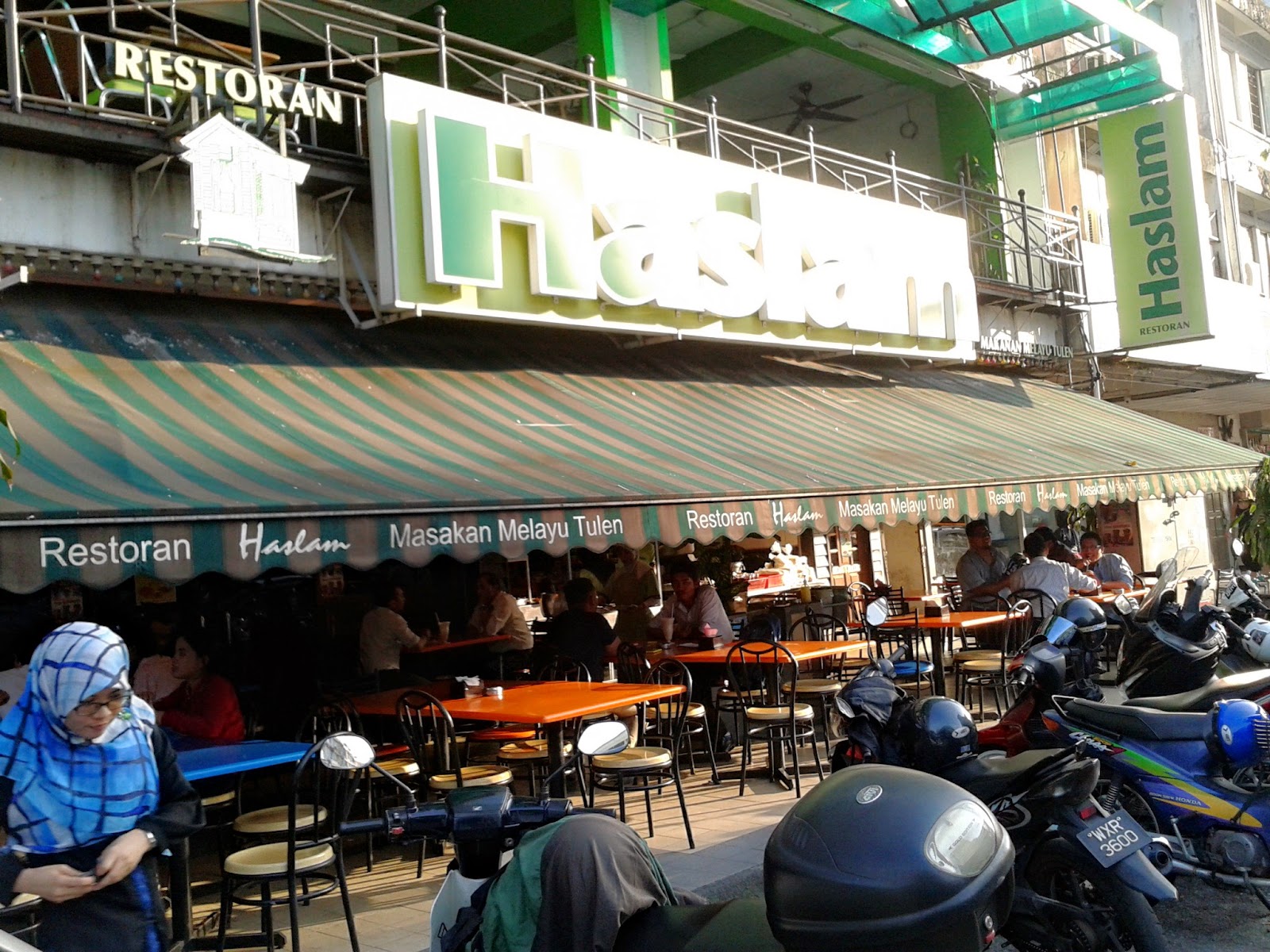 ~sWeet SmiLe N sWeet LiFe~: ::makan-makan:: restoran haslam